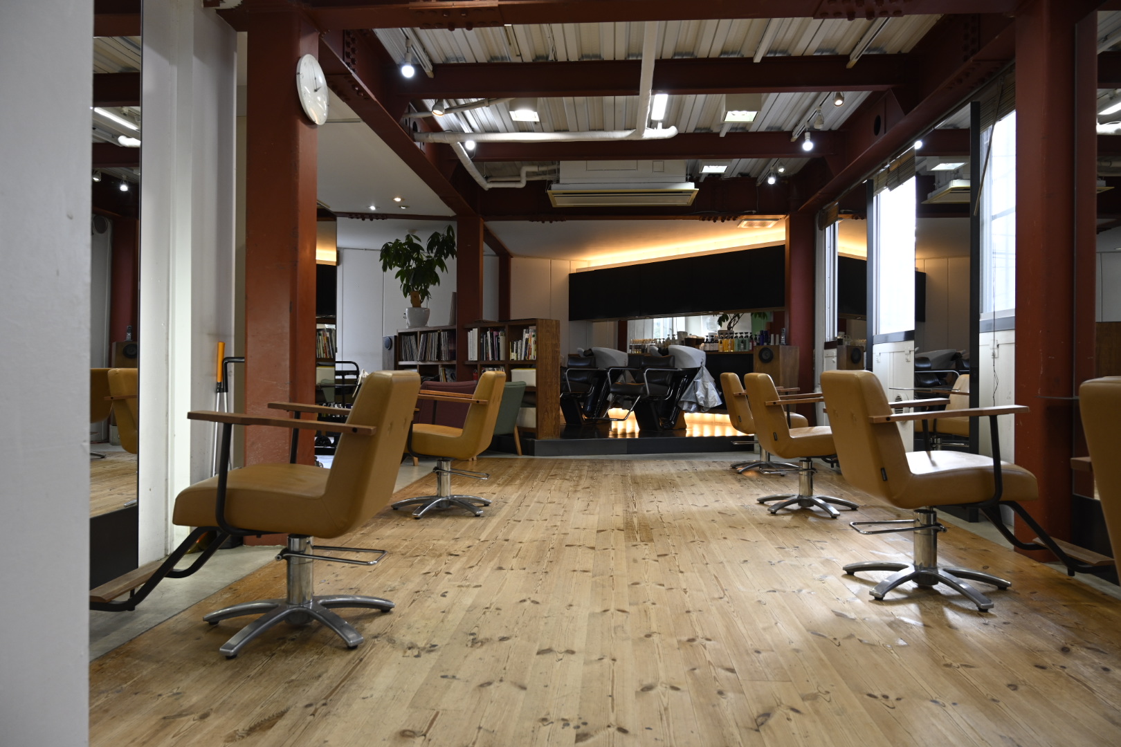 salon - ananda/aim